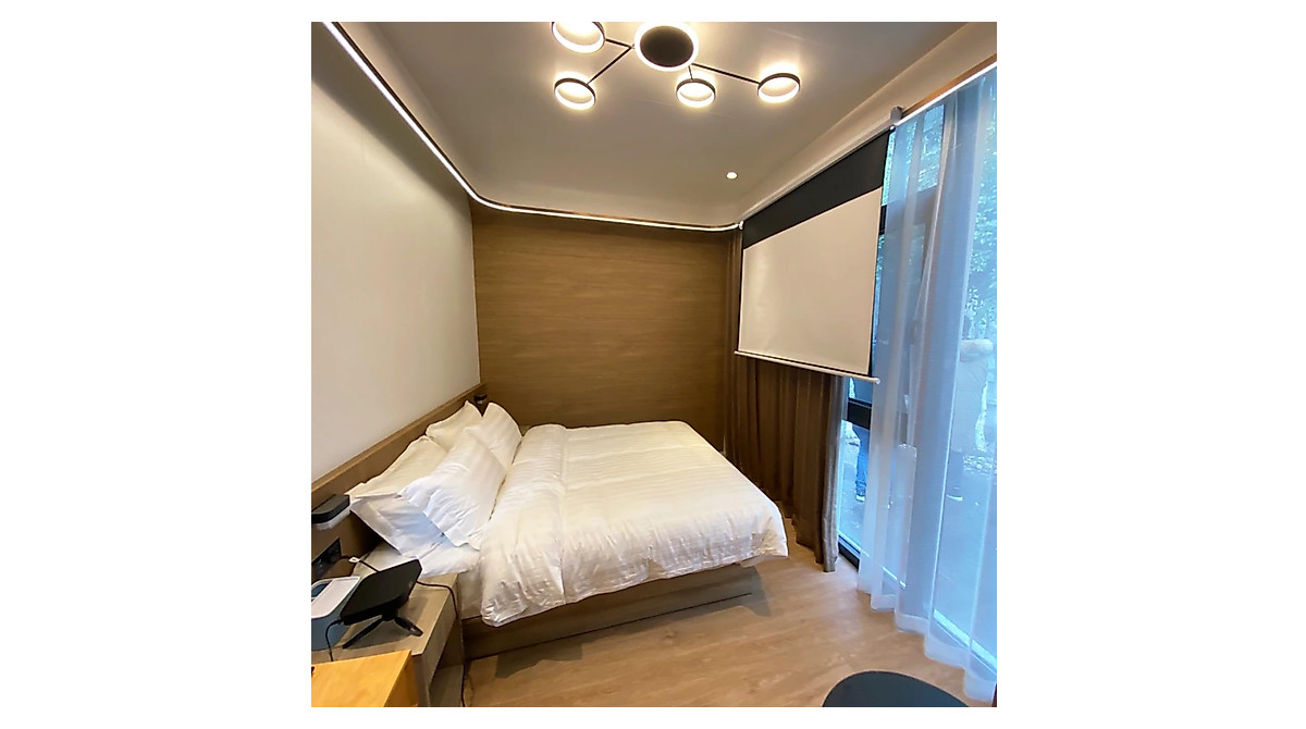 Luxury Mobile Tiny House - Customizable & Eco-friendly