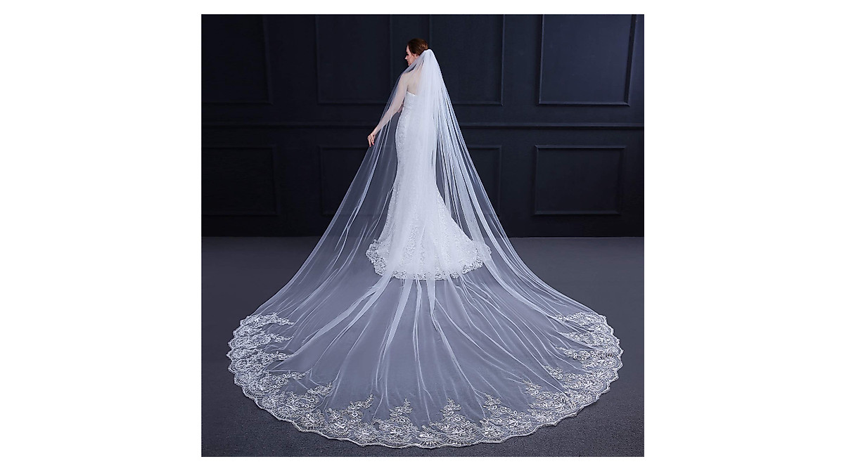 Elegant Wedding Veil with Lace Appliques - 157 inches