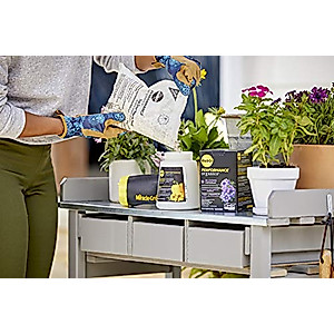 Miracle-Gro Performance Organics Blooms Plant Nutrition - Plant Food with Organic Ingredients Feeds Instantly, for Flowering Plants, Apply Every 7 Days for a Beautiful Garden, 1 lb.