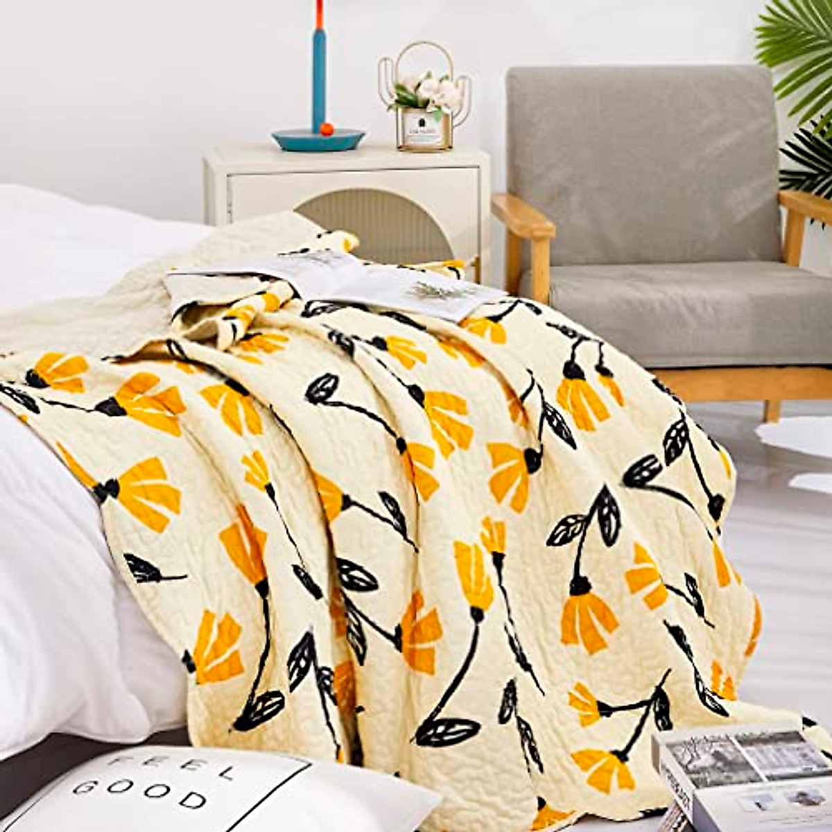 DaDa Bedding Botanical Floral Lap Quilt - Throw Blanket Quilted Yellow Fleur Golden Yellow Spring Time Tulips - Scalloped Edges Bright Vibrant Ivory Cream - 50 x 60