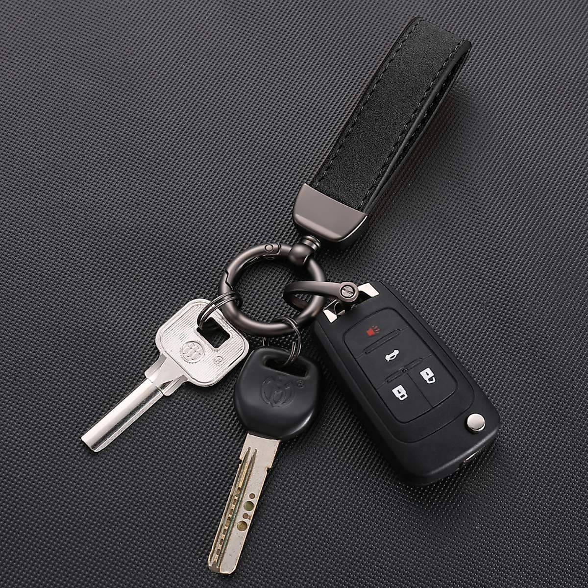ILANKTOZI Key Chain Leather Car Keychain Holder Key Fob with 2 Keyrings and 1 Screwdriver for Men and Women