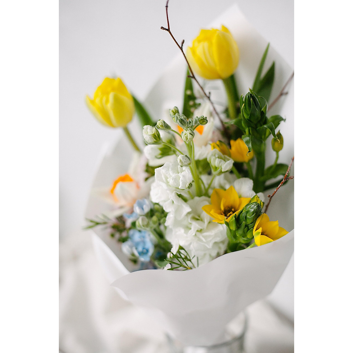 Purple Papers (White 15x20 Inch 100 Sheets Wrapping Tissue Paper for Gifts | Art & Crafts, Gift Bags | All packaging and for chinaware, glass and other garments and delicate items