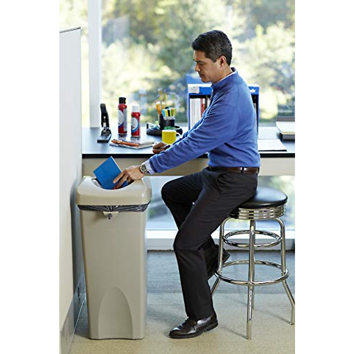 Rubbermaid Commercial Products Untouchable Trash/Recycling Swing Lid, Beige, Compatible with 23-Gallon Untouchable Containers