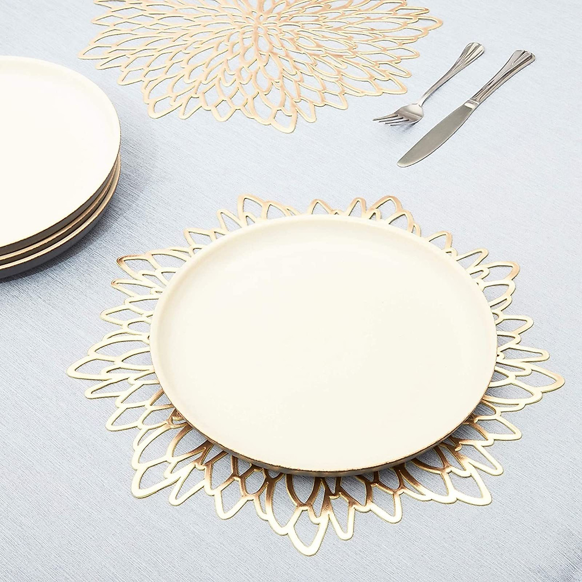 Juvale 10-Pack Gold Vinyl Placemats - Round Leaf Design Table Chargers for Fall Dining Table Settings (14.4 in)