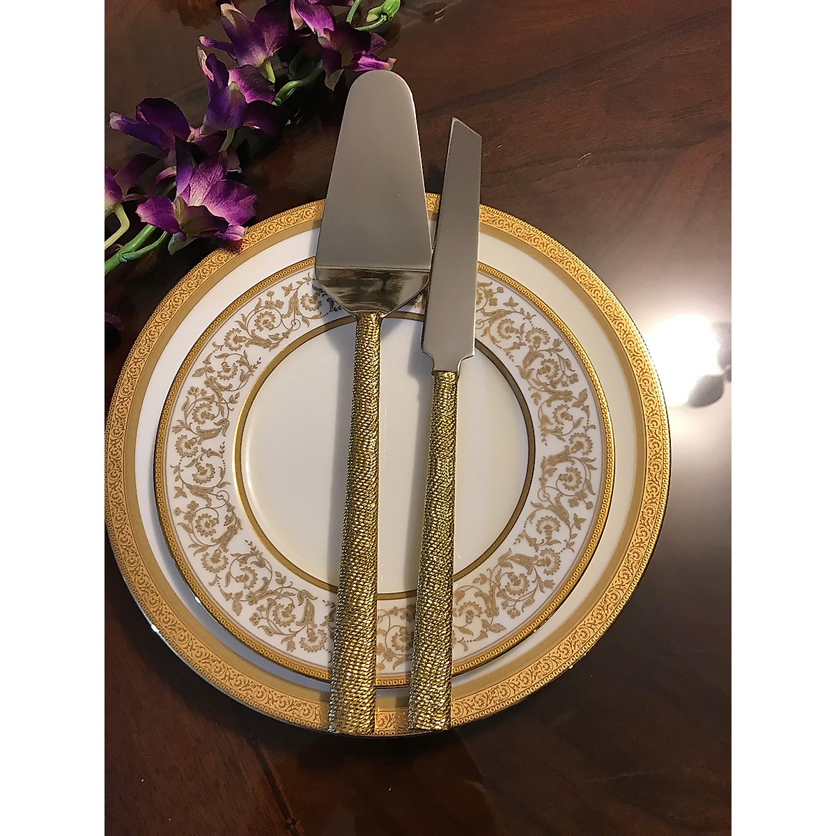 Elegant 2 Piece Cake Server Set 1 Cake Knife and 1 Cake Server 2 Tone Made of Stainless Steel and Beautiful Gold Design Ideal for Weddings, Parties, Elegant Events.