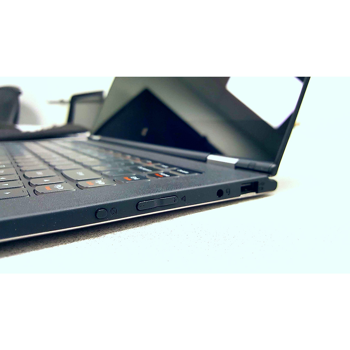 Lenovo Yoga 2 Pro Convertible Ultrabook - 59428032 - Core i7-4510U, 256GB SSD, 8GB RAM, 13.3" QHD+ 3200x1800 Touchscreen, Intel HD4400 Graphics, Intel 7260-N WiFi, Bluetooth, HD(US Version, Imported)