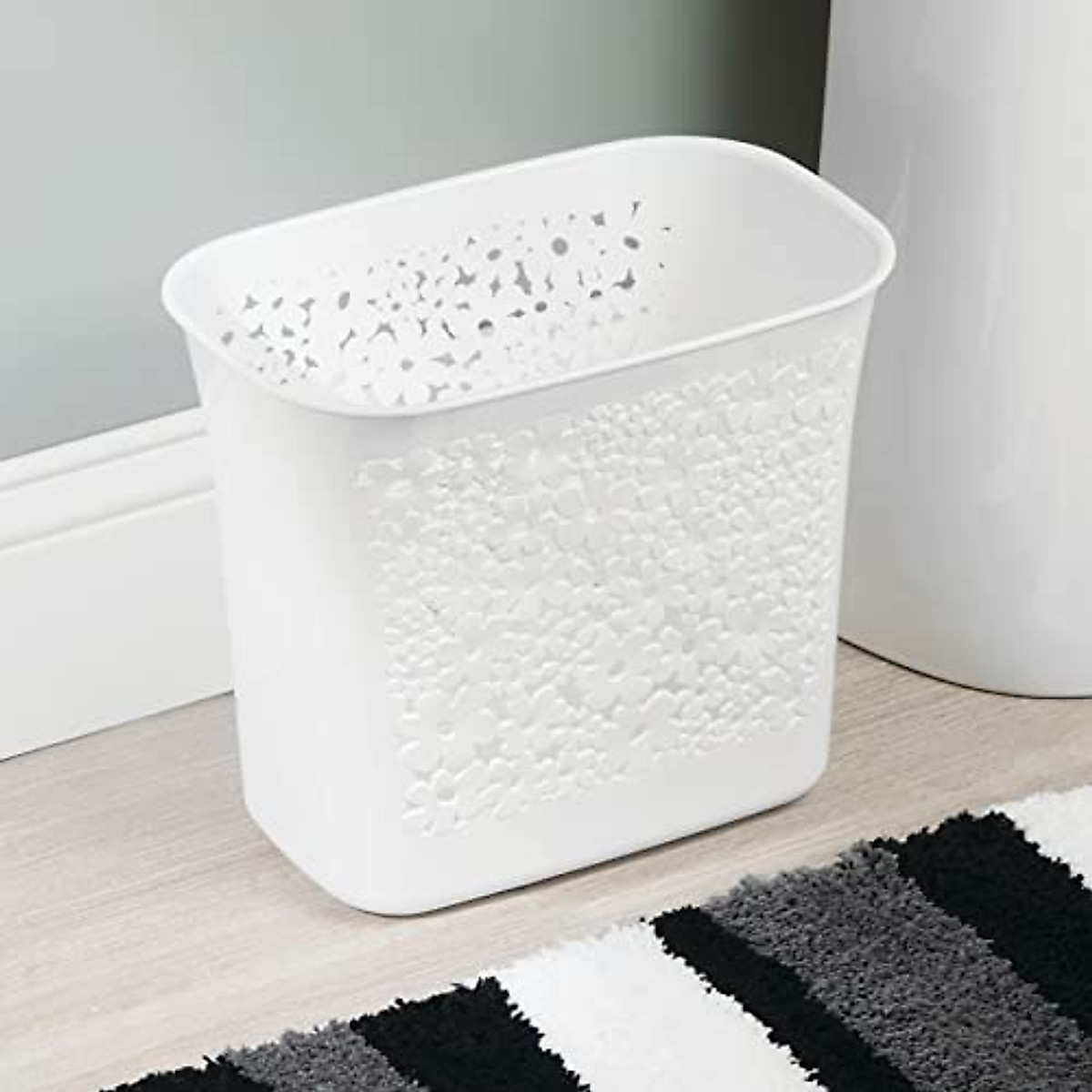 mDesign Decorative Oval Trash Can Wastebasket, Garbage Container Bin for Bathrooms, Powder Rooms, Kitchens, Home Offices - Flower Design - White
