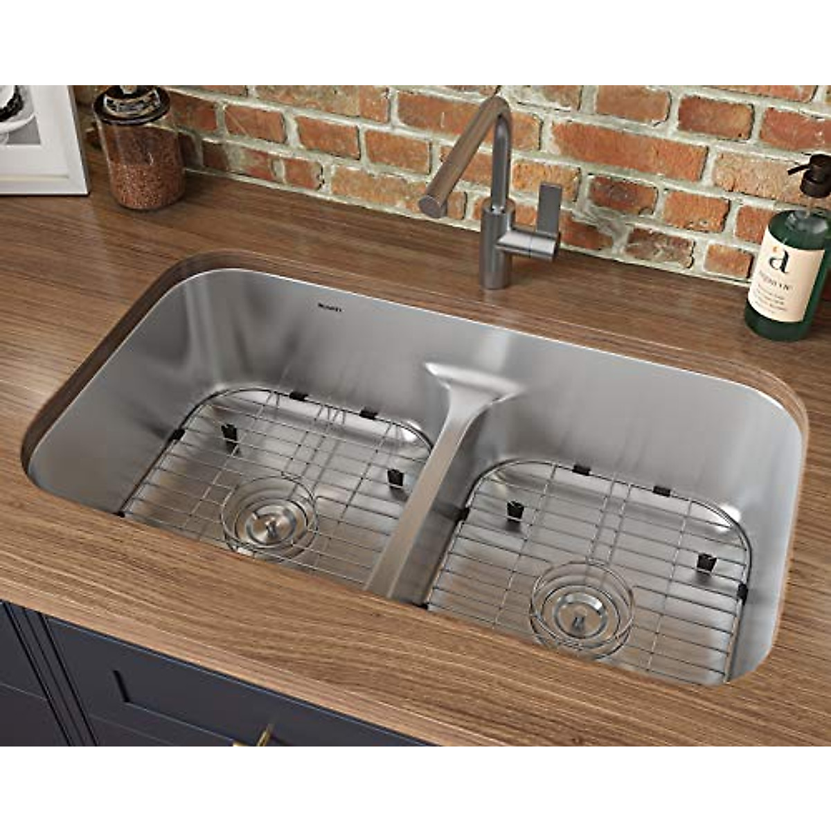 Ruvati 32-inch Low-Divide 50/50 Double Bowl Undermount 16 Gauge Stainless Steel Kitchen Sink – RVM4350