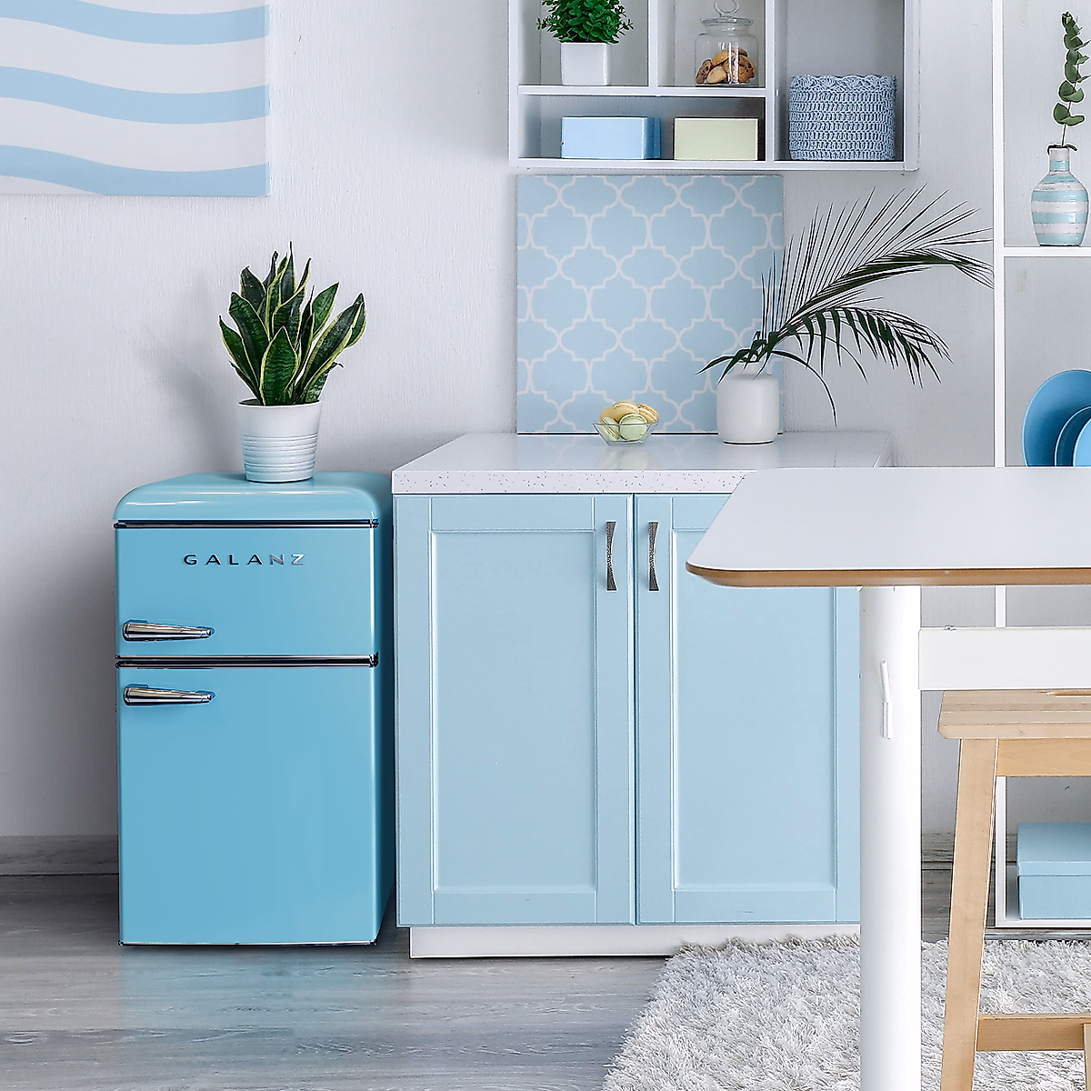 Galanz Retro Compact Refrigerator with Freezer, Mini Fridge with Dual Doors, Adjustable Mechanical Thermostat, 3.1 Cu FT, Blue