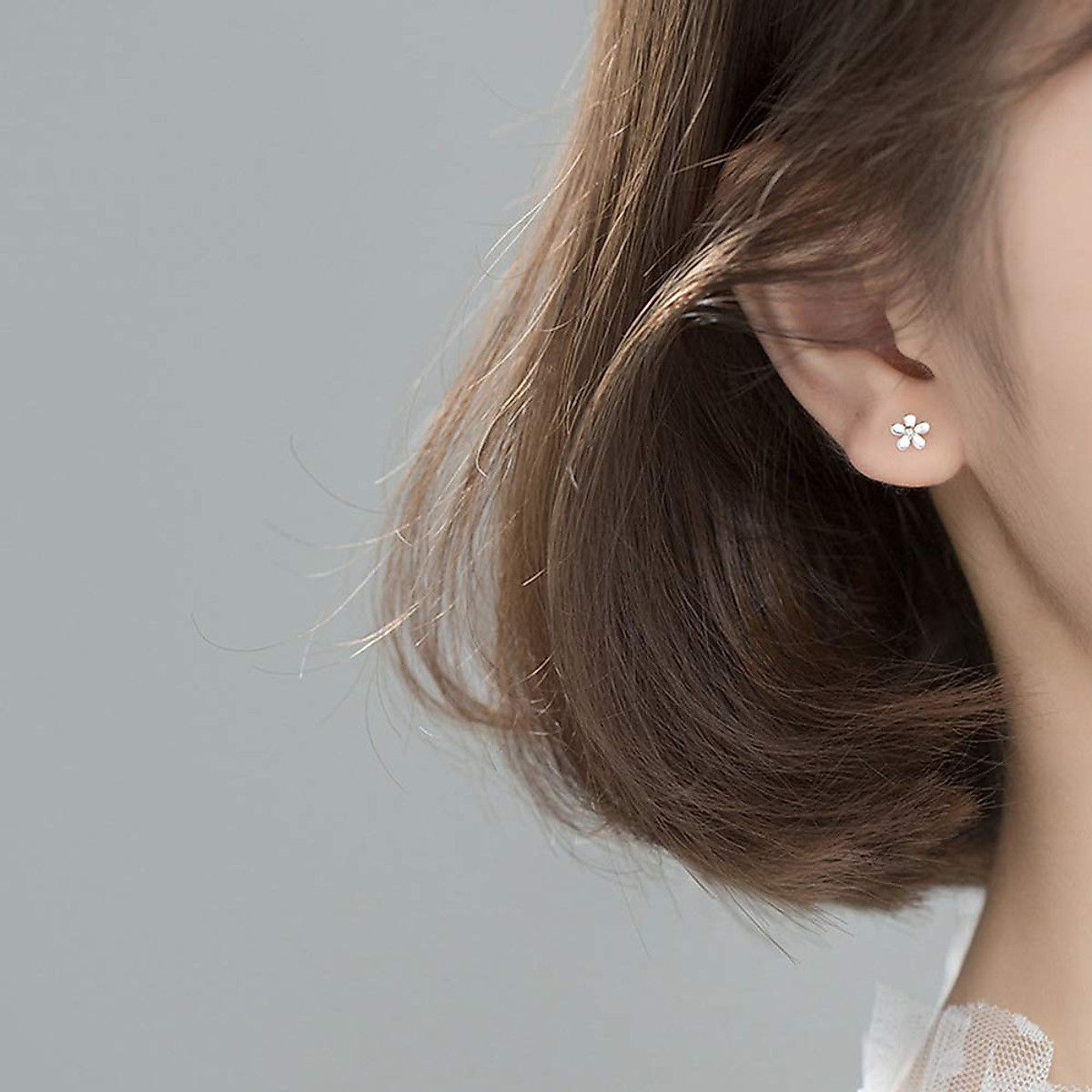 Minimalist 18G Daisy Flower Stud Earrings S925 Sterling Silver Dainty Tiny Small Cartilage Tragus Earring Ear Piercing Studs Helix Barbell Hypoallergenic for Women