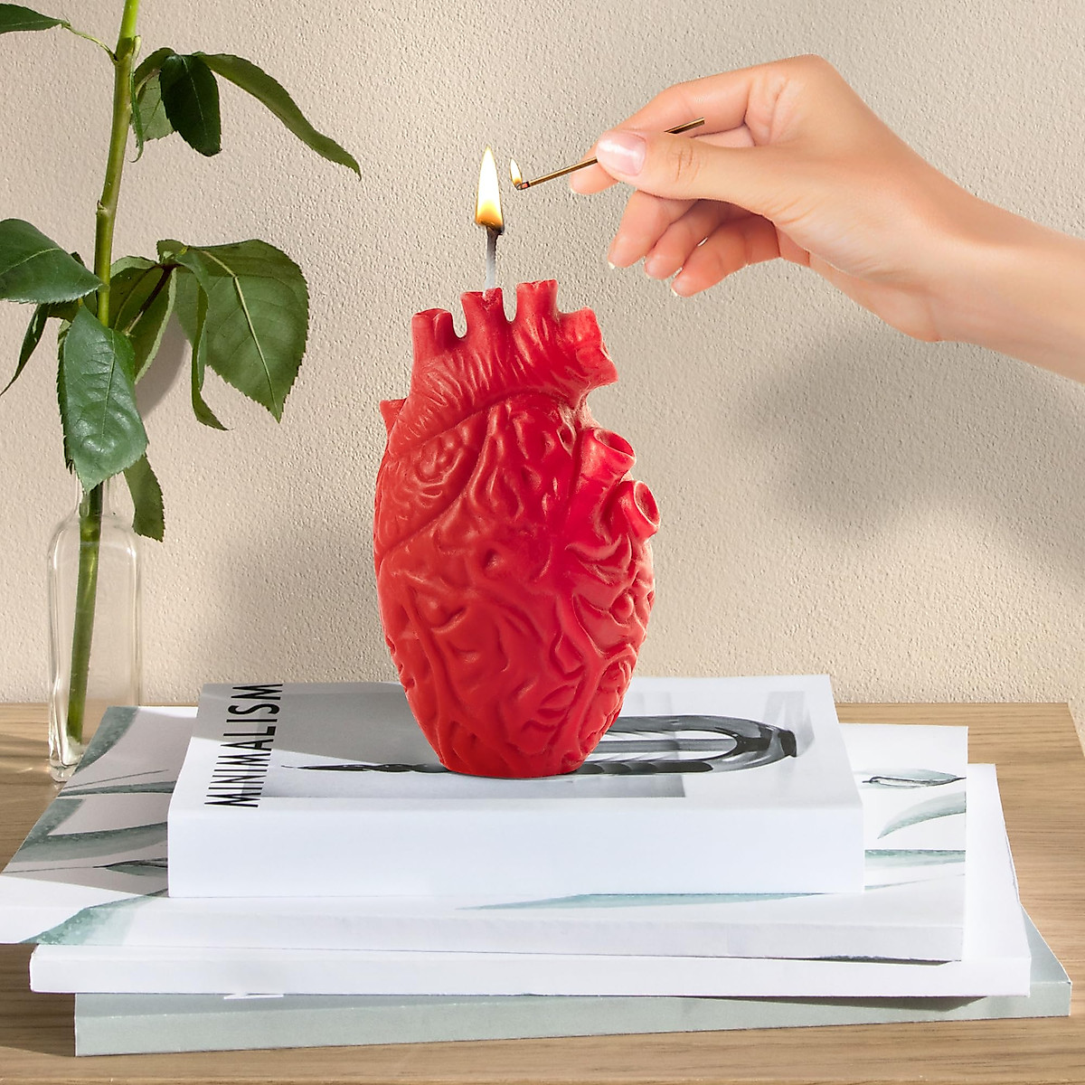 Zainpe Anatomical Heart Shaped Candle Gift Home Aesthetic Decor Pine Fragrance Natural Soy Wax Handmade Aromatherapy Candle Desk Decoration for House Bedroom Party Supplies 2.4 x 4.1 in