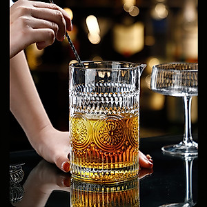 Kingrol Professional Cocktail Mixing Glasses, Set of 2, 21 Ounces Heavy Duty Mixing Pitchers for Stirred Cocktail, Crystal Clear Stirring Glasses, Fancy Embossed Design
