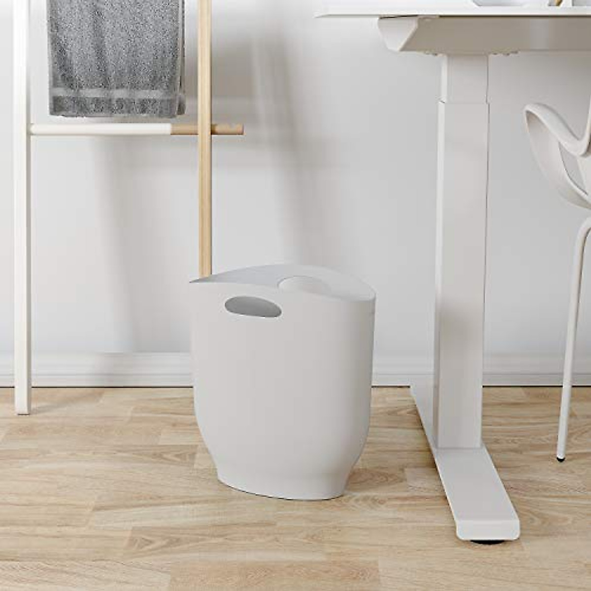 Umbra Harlo, 2.4 Gallon, White Sleek & Stylish Bathroom Trash Can, Small Garbage Bin Wastebasket for Narrow Spaces at Home or Office, 2-1/2 Gallon Capacity, 2.3 - 1012181-660