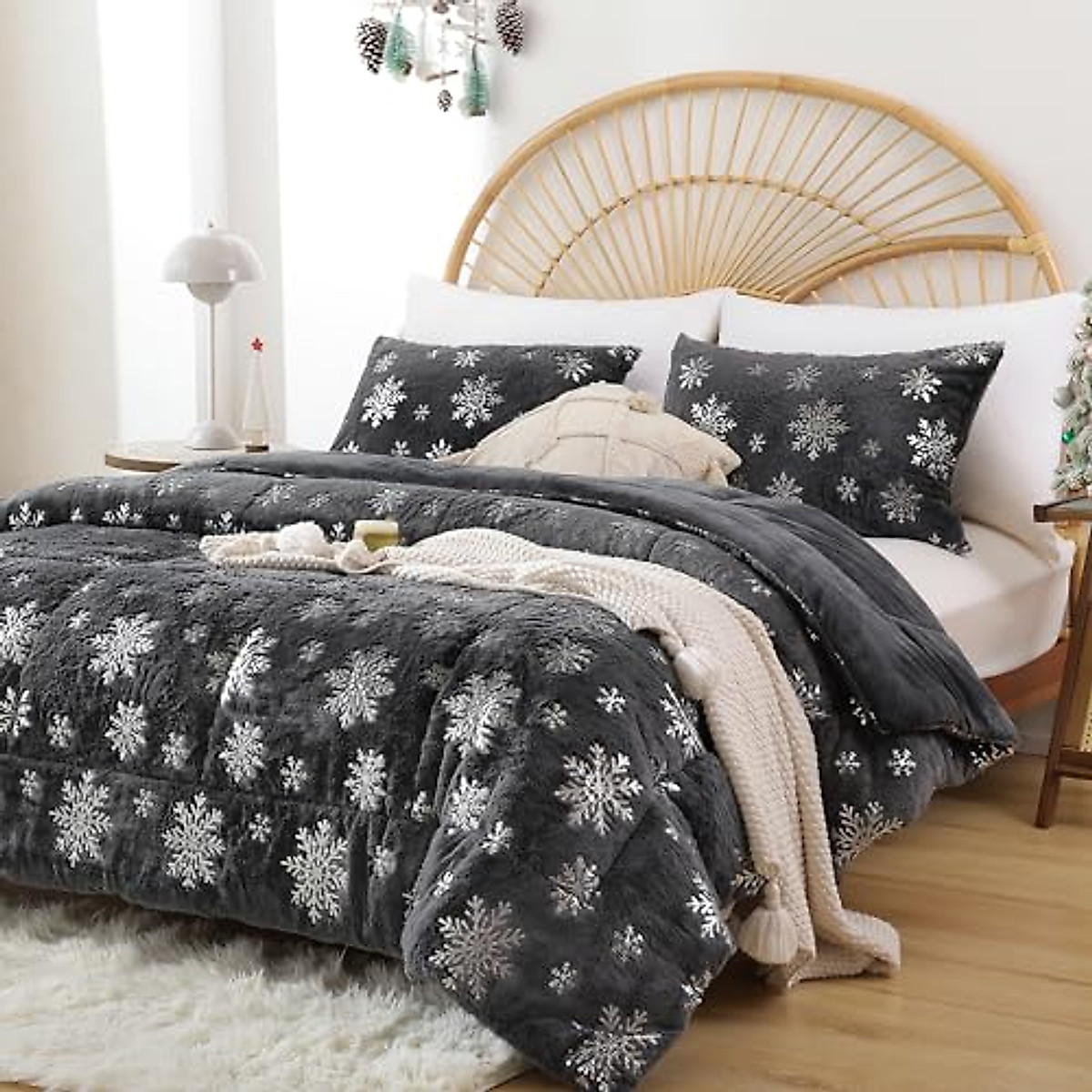 YIRDDEO Grey Duvet Cover Queen with Silver Snowflake 3 Pieces Christmas Bedding Duvet Cover Sets for Queen Size Bed Soft Microfiber Duvet Winter Plush 2 Pillow Cases