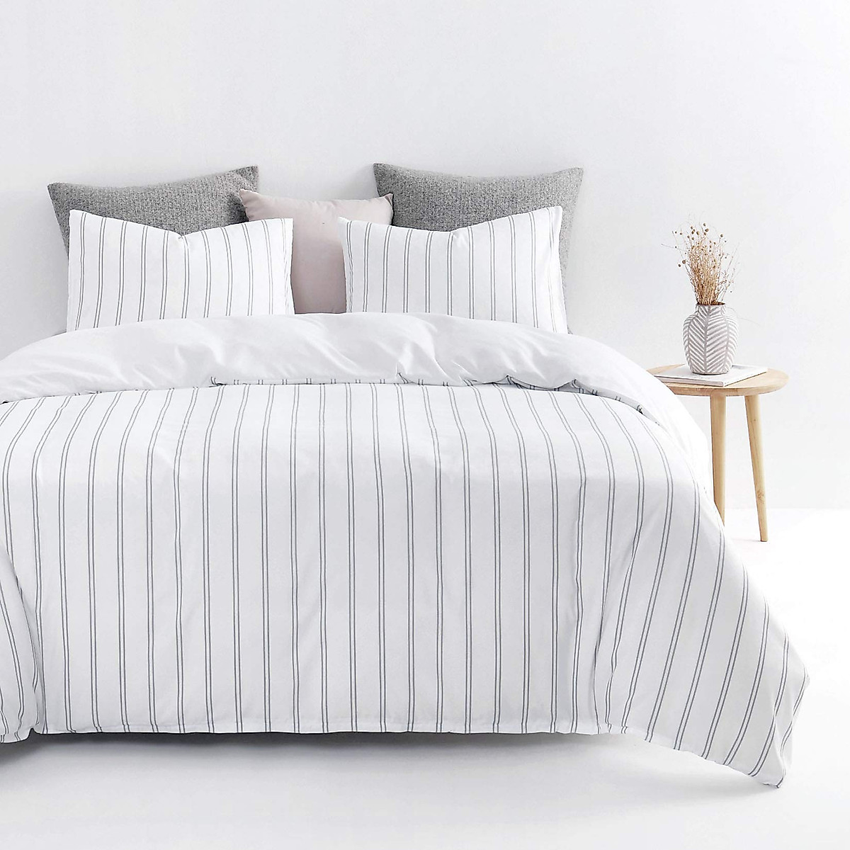 Wake In Cloud - Striped Comforter Set, Ticking Stripe Vertical Pinstripe Neutral Farmhouse Pattern Printed, Soft Lightweight Bedding, 3 Pieces, Gray White, Queen Size