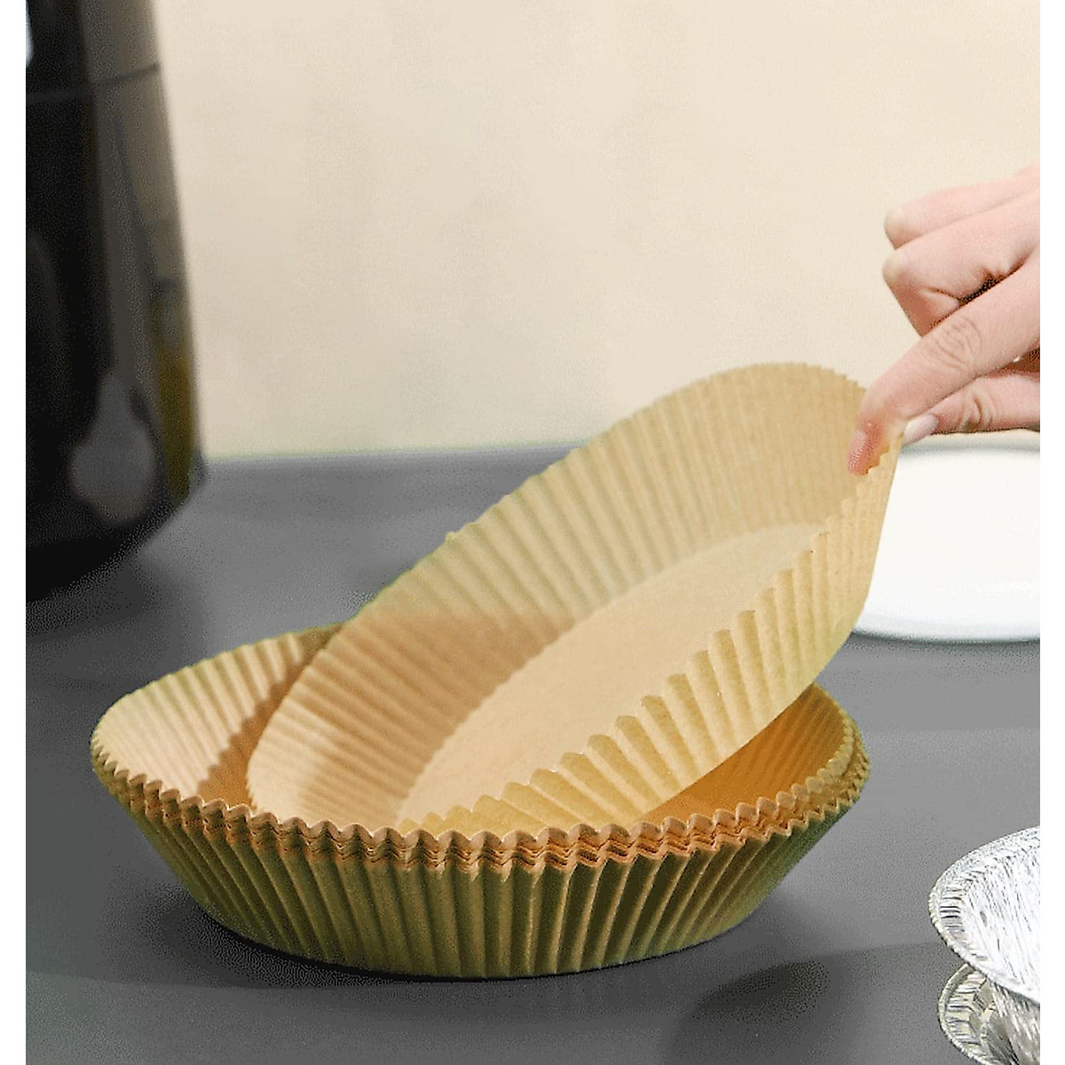 6.3 inch Air Fryer Liners, 100 Pcs Round Air Fryer Liners Disposable Air Fryer Parchment Paper Liners For non-toxic, eco-friendly, Oil-proof, heat-resistant, Food Grade Baking airfryer Liners.