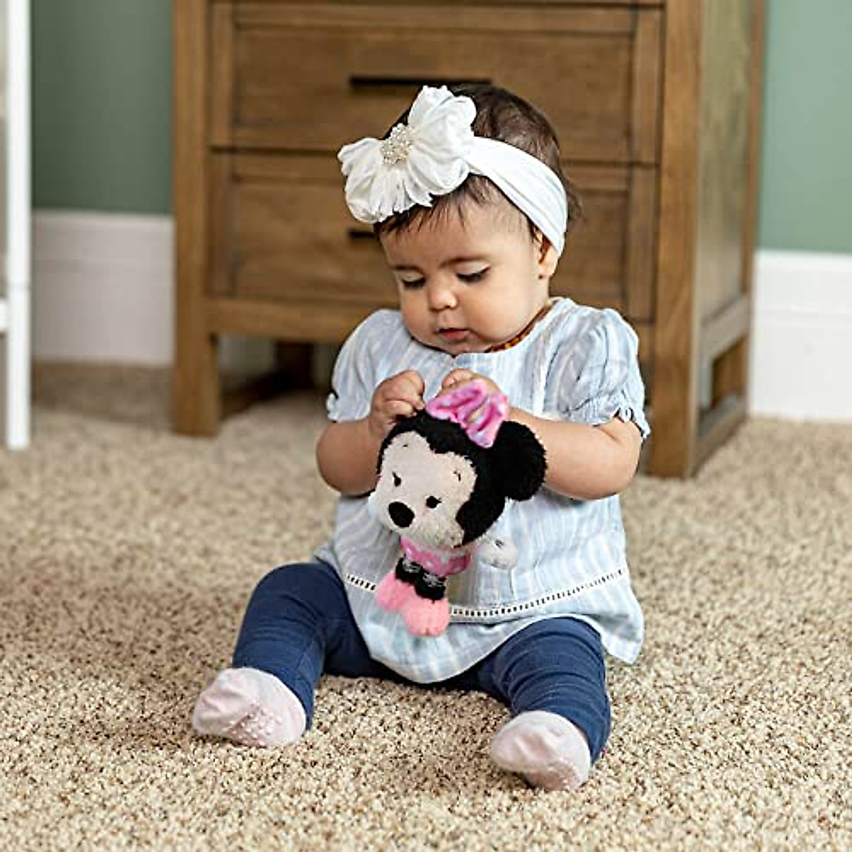 KIDS PREFERRED Disney Cuteeze Minnie Mouse Stuffed Animal Plush Toy - for Babies and Toddlers, Multicolor, 6 inches