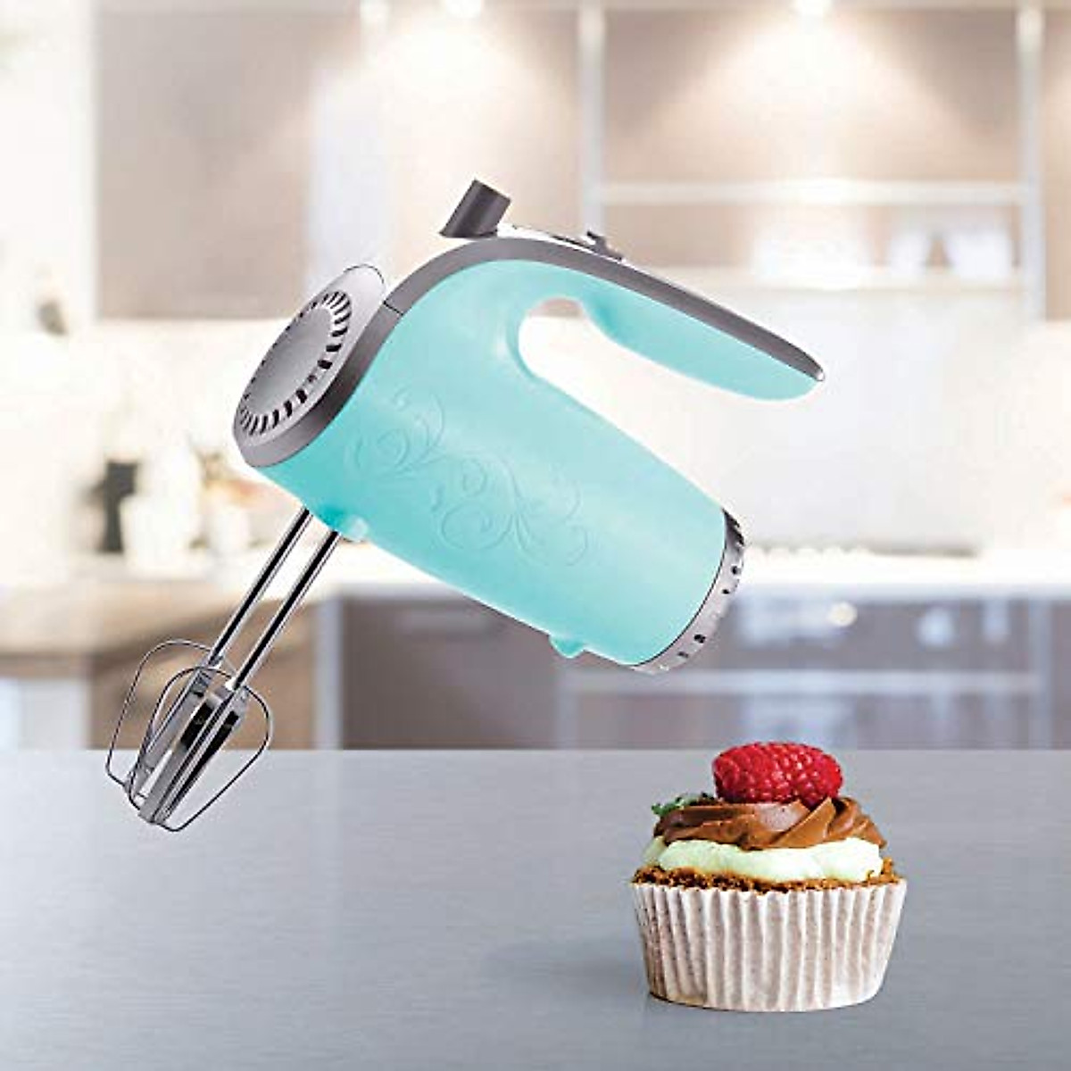 Brentwood HM-48BL Lightweight 5-Speed Electric Hand Mixer, Blue