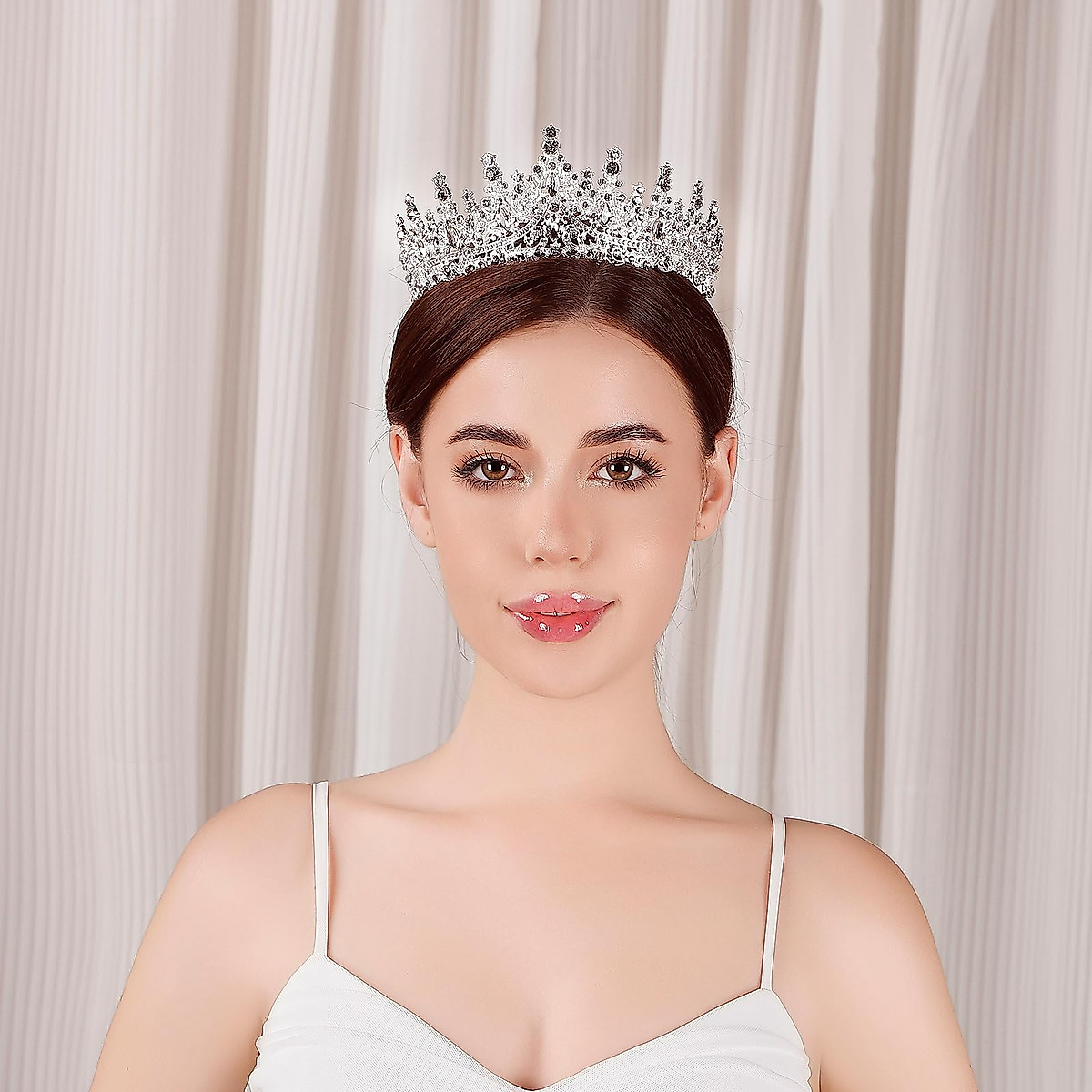 Tiara for Women, Crystal Queen Crowns, Rhinestone Princess Tiaras, Royal Hair Accessories Perfect for Birthday Decorations, Wedding Brides, and Halloween Cosplay (Silver)