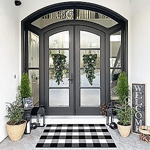 SEEKSEE Buffalo Plaid Outdoor Fall Rug 27.5“X43” Checkered Area Rug Black and White Runner Rug Washable Doormat Cotton Boho Bedroom Rug for Kitchen Entryway Hallway Front Door Farmhouse Living Room