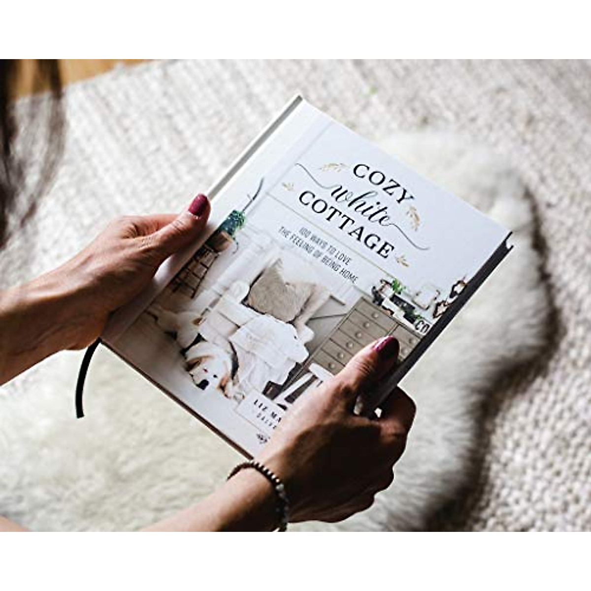 Cozy White Cottage: 100 Ways to Love the Feeling of Being Home