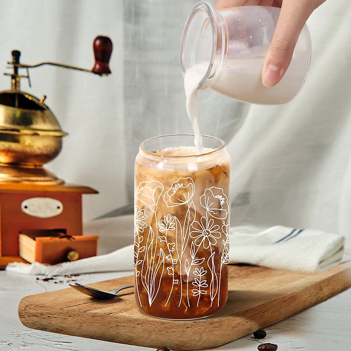 Lvoetgif Cute Glass Cups with Lids and Straws, Aesthetic Christmas Iced Coffee Cup, Flower Mugs, Floral Tumbler with Straw, Birthday Gifts for Women Friend Sister Her Coffee Lover Bridesmaid Stuff