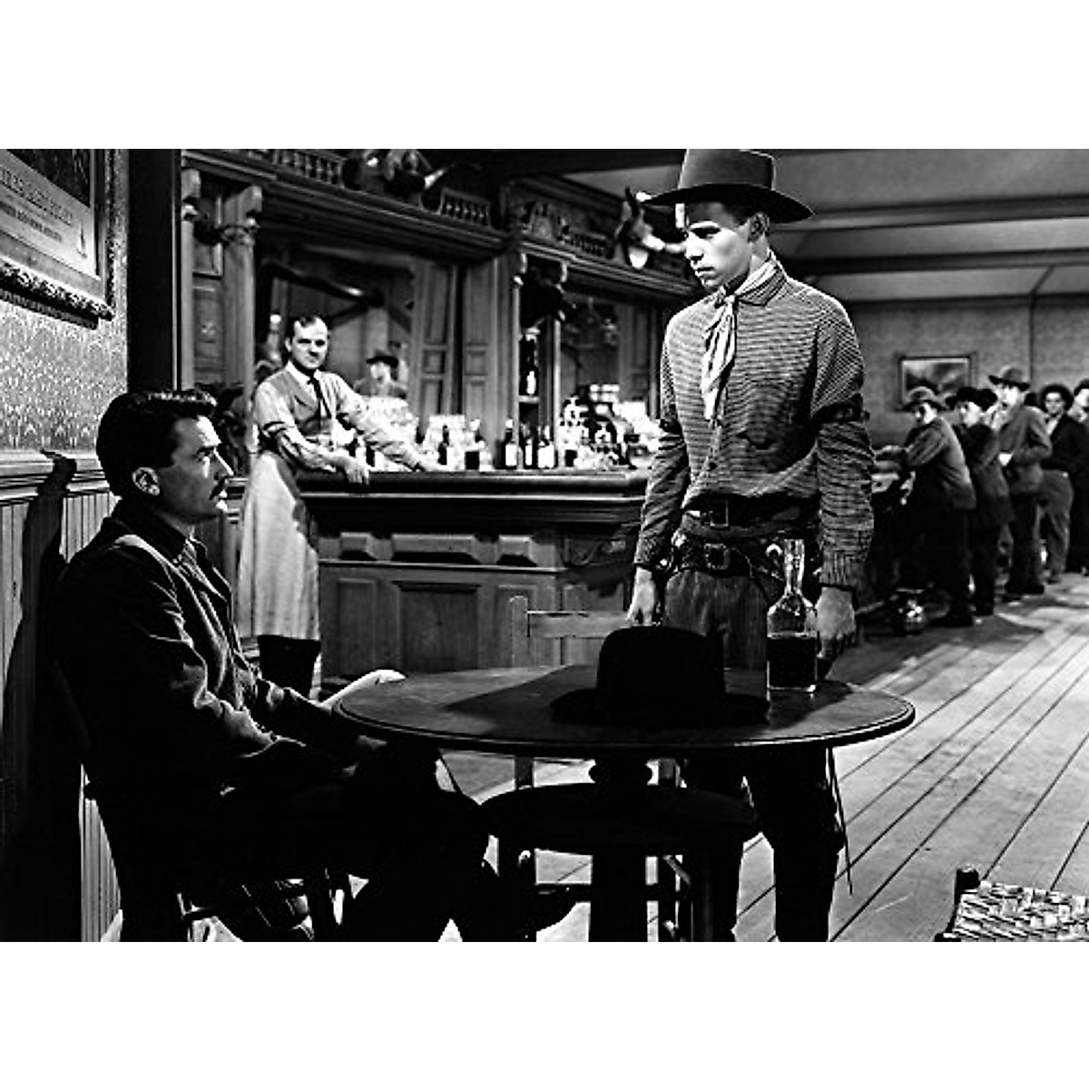 The Gunfighter Gregory Peck Karl Malden Skip Homeier 1950 Tm & Copyright (C) 20Th Century Fox Film Corp All Rights Reserved Photo Print (28 x 22)