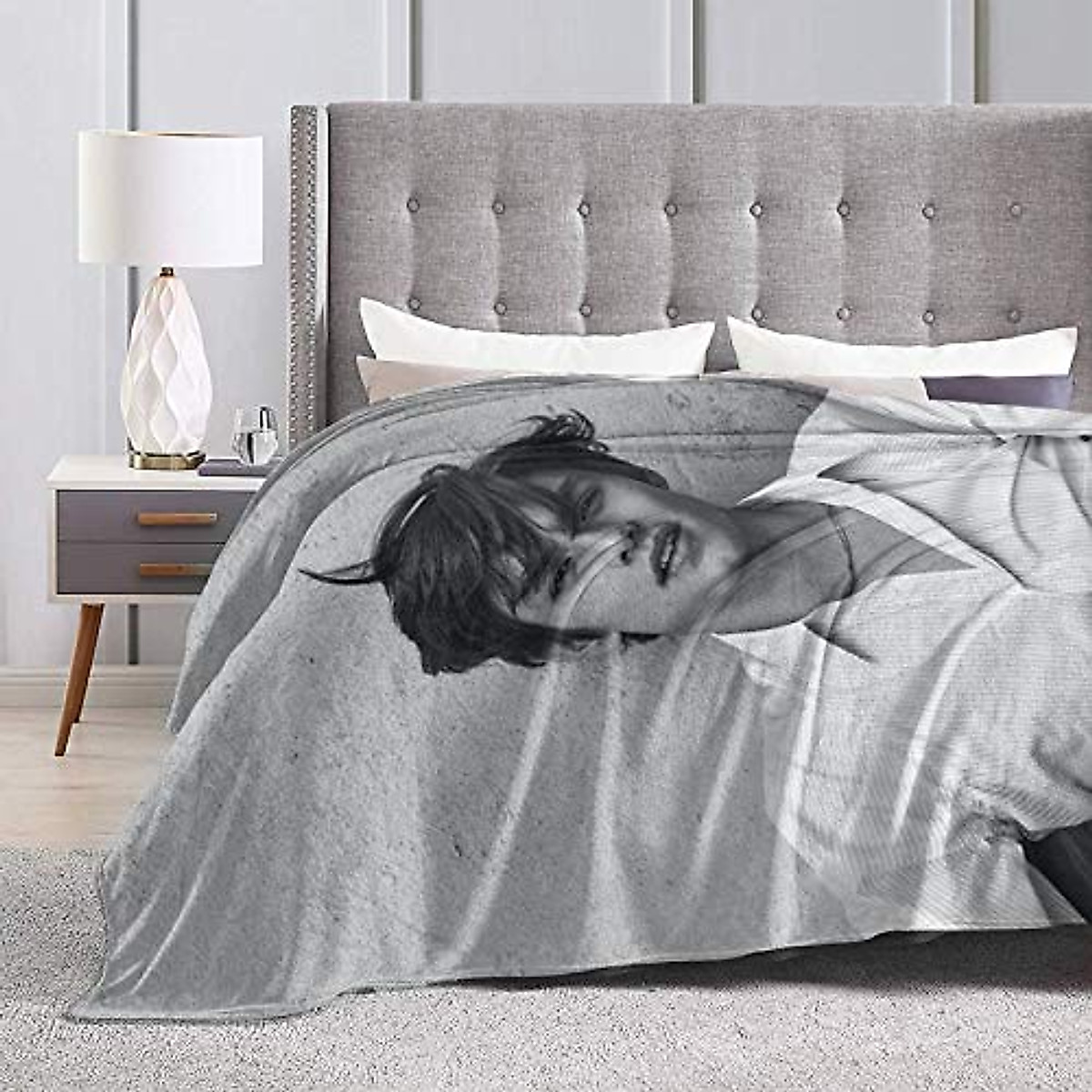 LONGTING Louis Partridge Flannel Blanket Luxury Microfiber Throw Blankets Lightweight Tapestry for Bed Sofa Couch Living Room Home Office Beach Picnic Car Travel 50"x40"