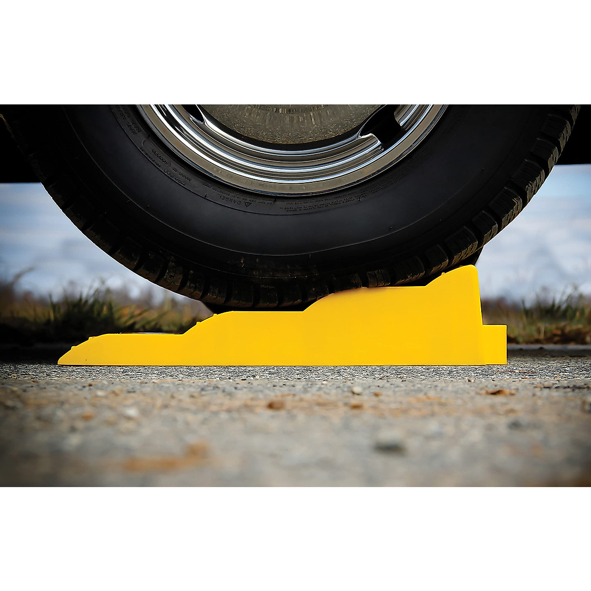 Camco Yellow Drive On Tri-Leveler, Raises Your RV Up by 3-7/8" Works on Any Tire , Has Built In Handle, Load Capacity of 3500 lbs, Durable Non Slip Surface (44573)