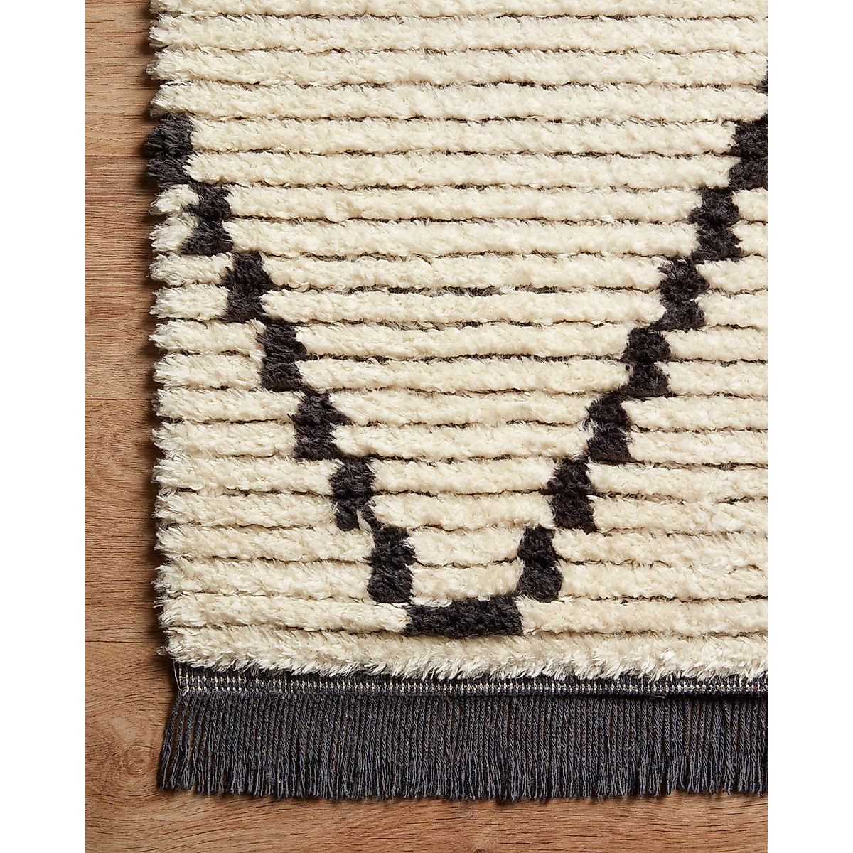 Chris Loves Julia x Loloi Alice Collection ALI-04 Cream / Charcoal 3'-8" x 5'-8" Accent Rug