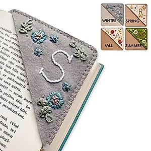 Flower Letter Embroidery Bookmarks,Personalized Embroidered Corner Bookmark,Felt Triangle Page Corner Handmade Bookmark,Cute Felt Triangle Bookmark Gifts Bookmarks for Book Lovers(Winter C)