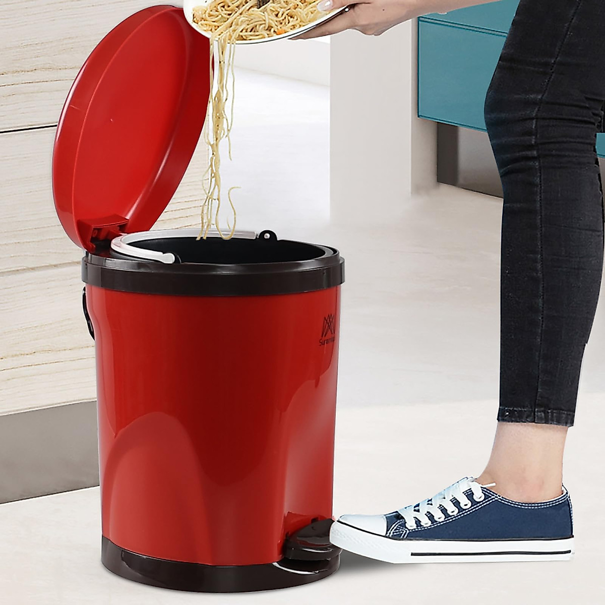 Wakikini 2 Gallon Plastic Step On Trash Can with Lid, Round Foot Pedal Garbage Bin, Red