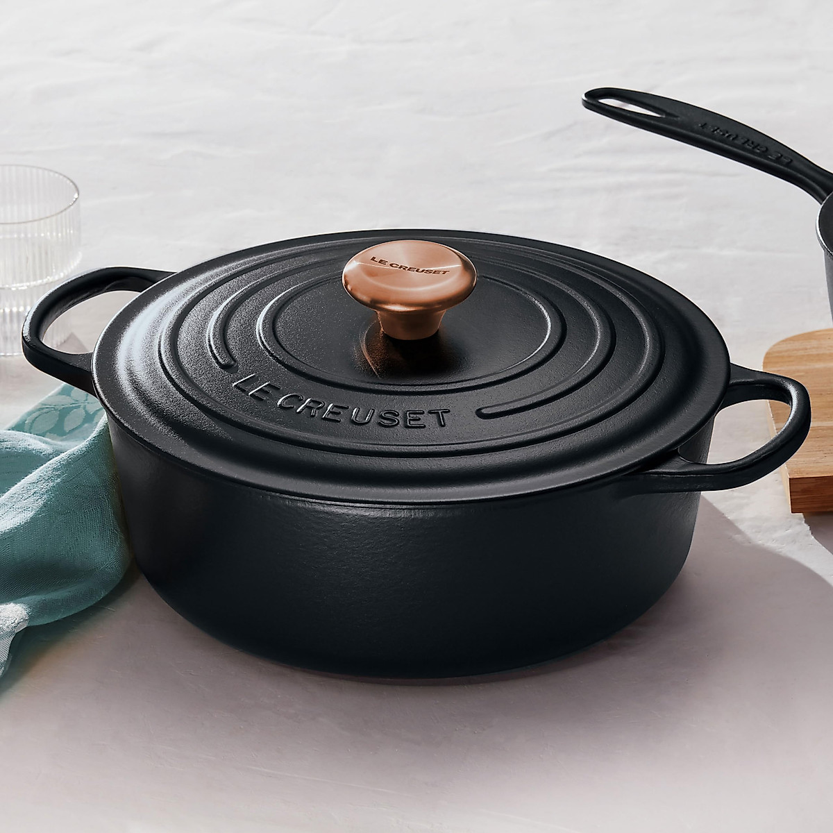 Le Creuset Signature 6.75-quart Round Wide Dutch Oven with Copper Knob (Licorice)
