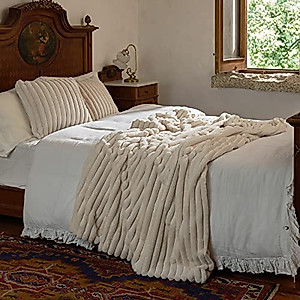 Amélie Home Luxury Jacquard Stripe Faux Fur Throw Blanket, Soft and Warm Thick Furry Throw Blankets in Fall Winter, Woven Fluffy Plush Blanket for Sofa Couch Bed Living Room, Ivory, 50"x 70"