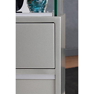 Displays2go Glass Merchandise Counter, Laminated MDF, Tempered Glass – Silver (GTLEDQ4SLV)