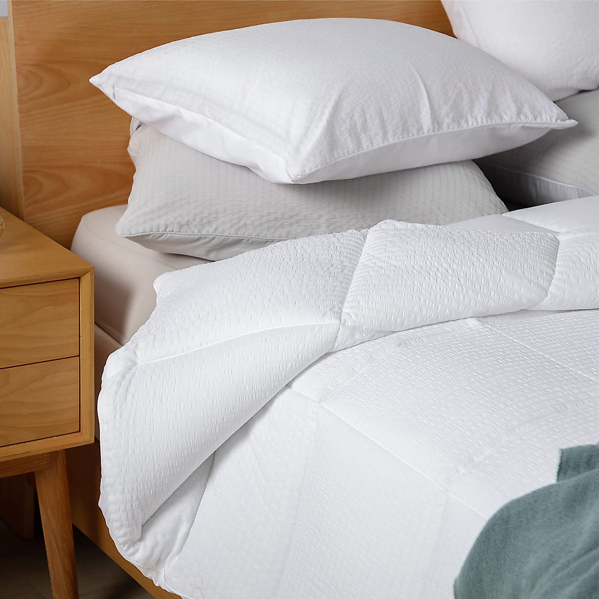 KASENTEX Winter Warmth Quilted Comforter Set King with 2 Pillow Shams, Cozy Soft Seersucker Bedding Set Textured, Down Alternative Fill(King Set, White)