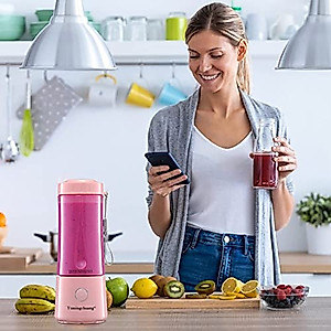 Portable Blender, Personal Size Blender for Smoothies and Shakes Mini Juicer Cup, USB Rechargeable Mini Fruit Juice Mixer(pink)
