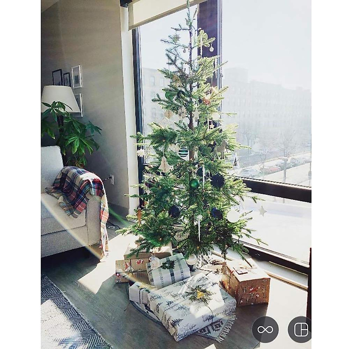 Hedume 50pcs Artificial Pine Branches, 11" x 4" and Features 3 Stems Greenery Xmas Pine Picks Pine Leaves Pine Twigs for Garland Wreath Christmas Embellishing and Home Garden Decoration