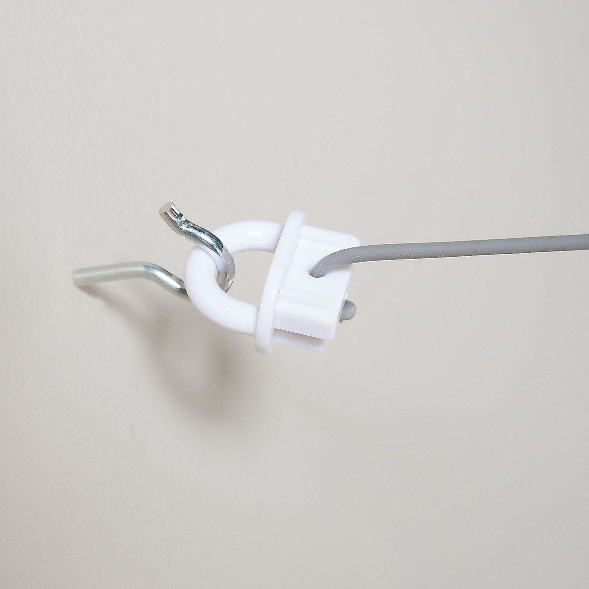 Household Essentials R-400 Single Line Retractable Clothesline | 40 Feet for Hanging Laundry, White