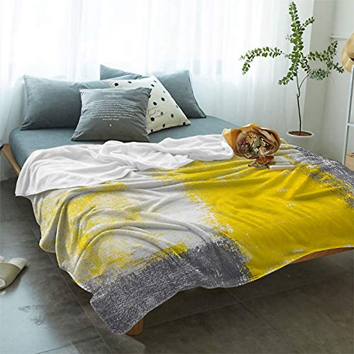 MuswannaA Flannel Fleece Throw Blanket Minimalist Yellow Gray Abstract Geometric Oil Painting Style Ultra-Soft Lightweight Microfiber Fuzzy Blanket Cozy Warm Blanket for Couch Sofa Bed- 39''x49''