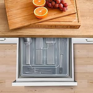 SUICGYU Silverware Organizer with Lid for Drawer, Plastic Utensil Holder for Countertop, Flatware Organizer Cutlery Tray with Cover 5 Compartments (Gray)