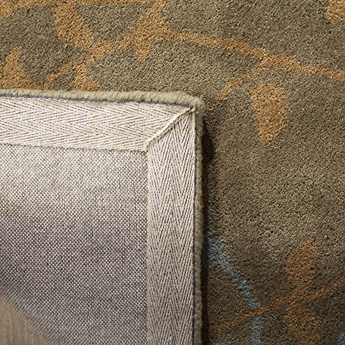 SAFAVIEH Soho Collection 7'6" x 9'6" Light Brown/Multi SOH733D Handmade Premium Wool & Viscose Area Rug