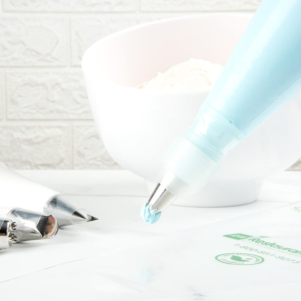 Restaurantware Pastry Tek Piping Tip 1 Reusable Drop Flower Icing Tip - #108 Dent-Resistant Stainless Steel Pastry Tip Dishwasher-Safe Decorate Cupcakes Cakes or Cookies