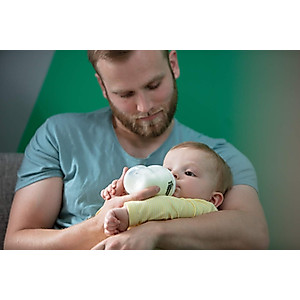 Tommee Tippee Closer to Nature Boldly Go Gift Set, 3x 9oz Baby Bottles, 3x 6-18mo Pacifiers, Slow Flow Breast-Like Nipple