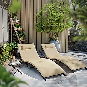 Kullavik Lounge Chairs for Outside,3 Pieces Chaise Lounge Outdoor Folding Pool Lounge Chairs Including Table Rattan Patio Furniture Set,Sand