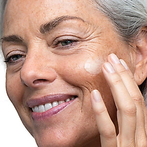 Ursa Major Natural Vitamin C Serum | Brightening Formula Revitalizes Dull Skin and Smooths Skin's Tone | Targets Wrinkles, Sagging and Loss of Firmness | Vegan, Non-Toxic, Cruelty-Free | 1 ounce