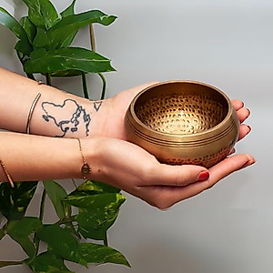 Cadushki Tibetan Singing Bowl Set: 2 Sound Bowls 4.5 inches & 3.3 inches, a Mallet, 2 Cushions and a Nepal Cloth Bag. Meditation Singing Bowl is Suitable for Meditation, Yoga, Healing and Silent Mind