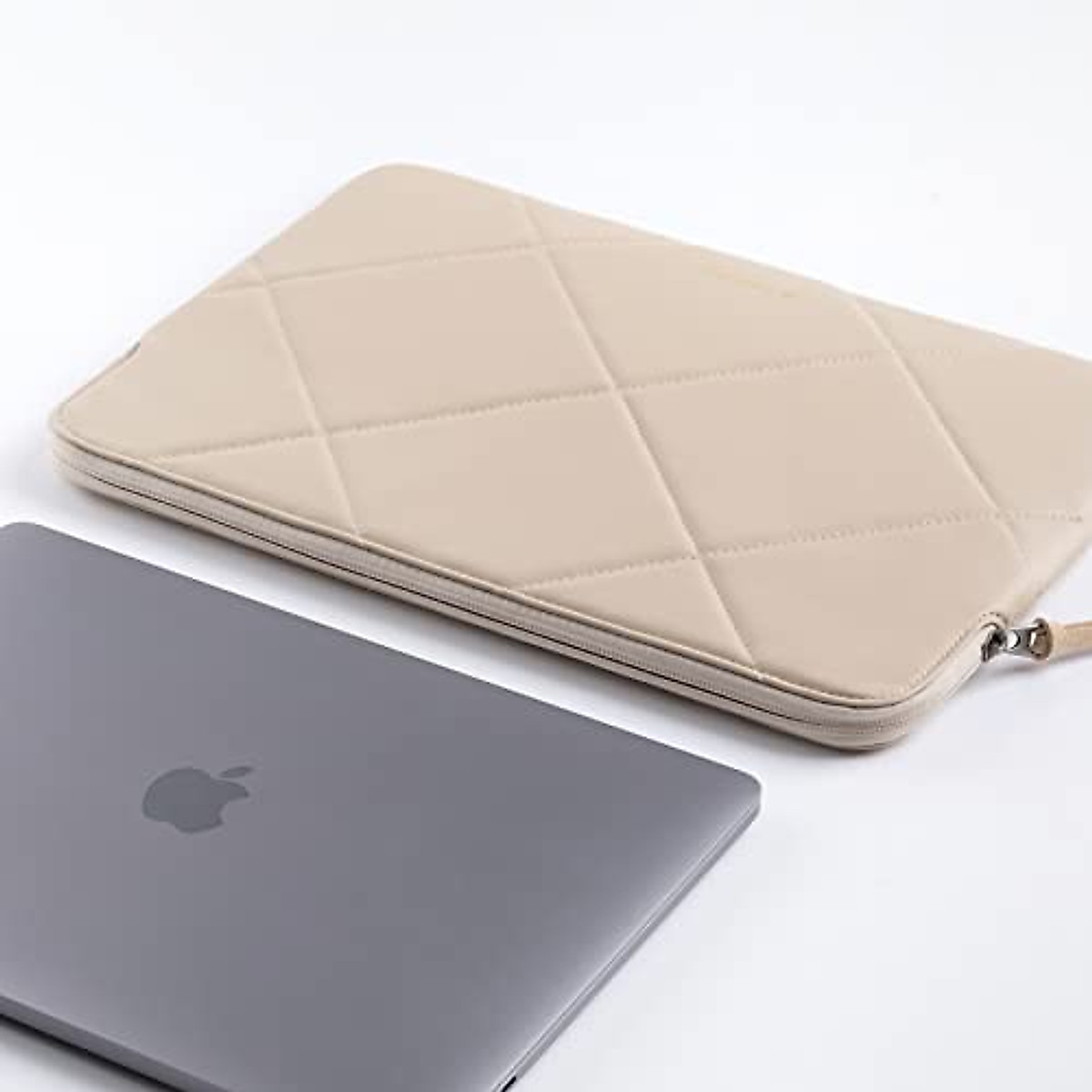 Comfyable Slim Cute Laptop Sleeve 13 Inch 14 Inch Compatible for MacBook Air M2 M1, MacBook Pro 13-14 Inch M2 M1 2023-2020, Quilted Faux Leather Laptop Computer Carrying Mac Case for Women, Beige