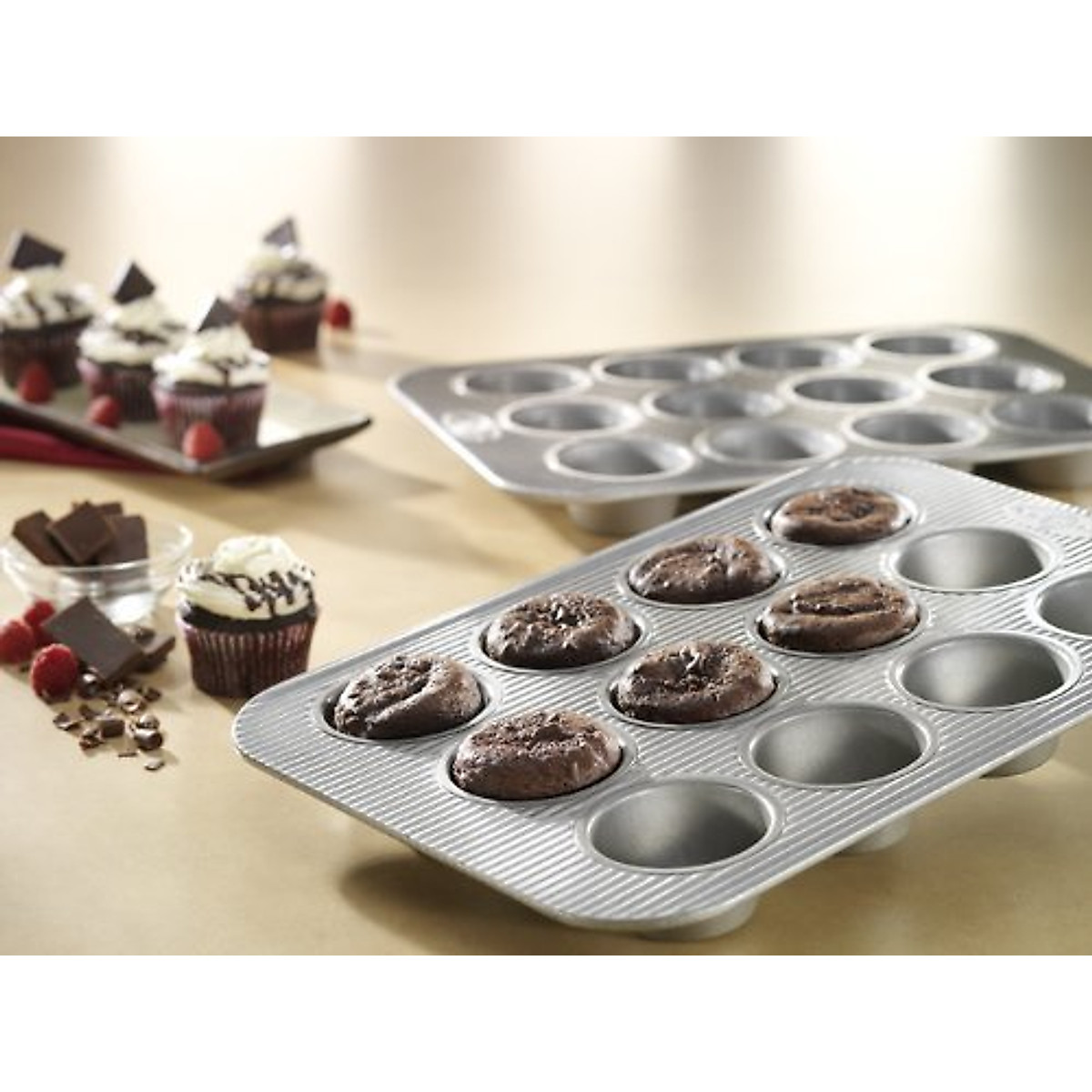 USA Pan Bakeware Nonstick Cupcake and Muffin Pan with LId, 12 Cup, WHITE