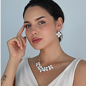 POMINA Floral Flower Bib Necklace Fashion Statement Flower Collar White Necklace for Women (Flower Bib- White)